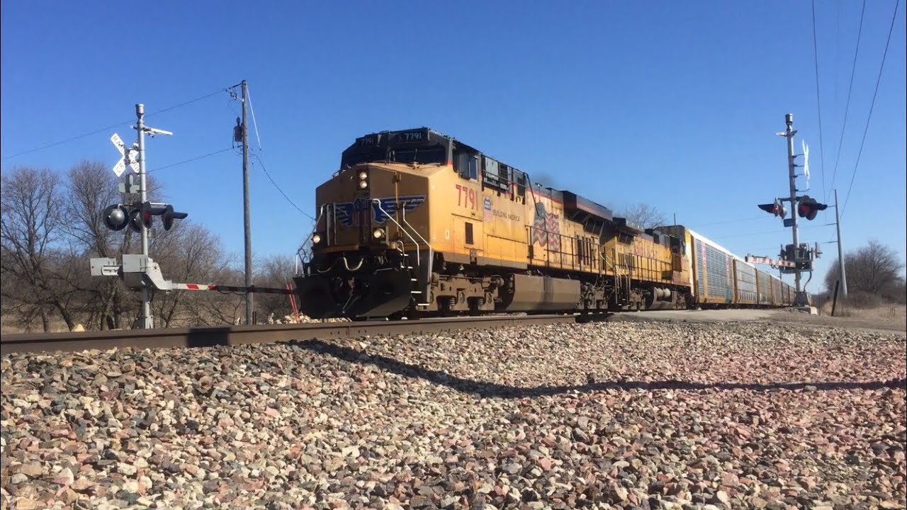 UP 7791 West W/ Dash 9! - YouTube