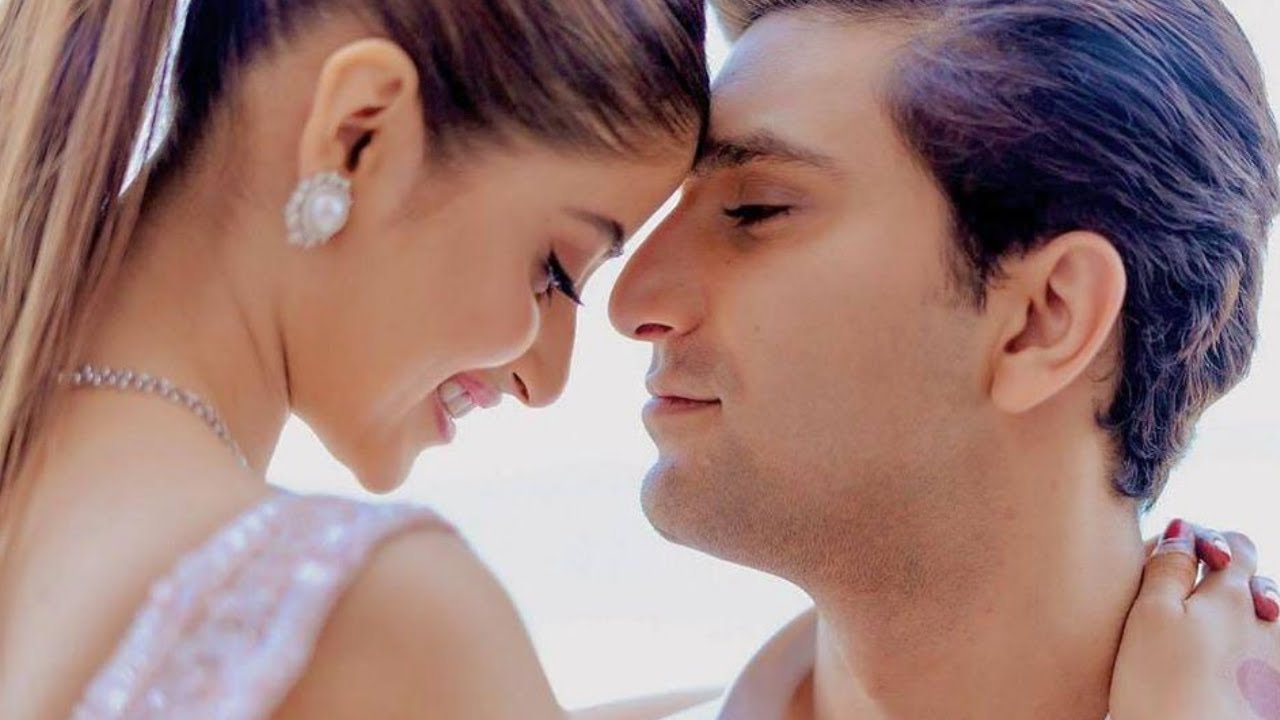 Sajal Ali's Family, Husband, Mother, Father, Sister, Brother and Mother ...