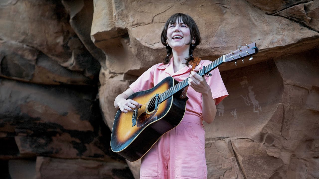 Molly Tuttle Performs “Crooked Tree” at Fort Desolation Fest - YouTube