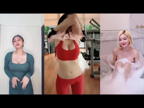 Ada Yang Mandi Dan Buka baju