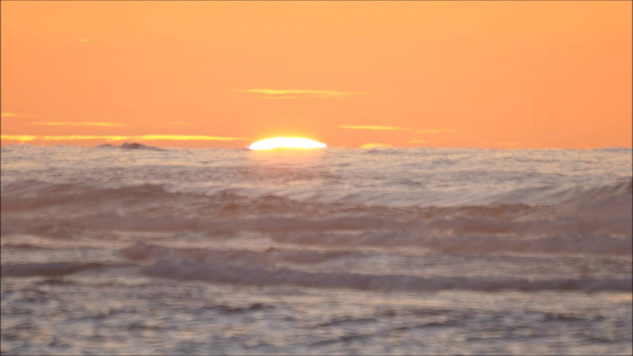 Sunset green flash (and blue and violet!!) 4K to 1080 slo-mo - YouTube