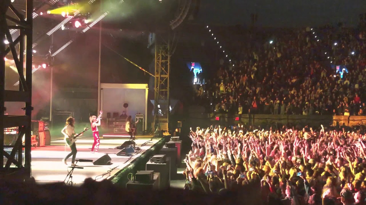 Greta Van Fleet - Highway Tune (LIVE @Forest Hills Stadium) - YouTube