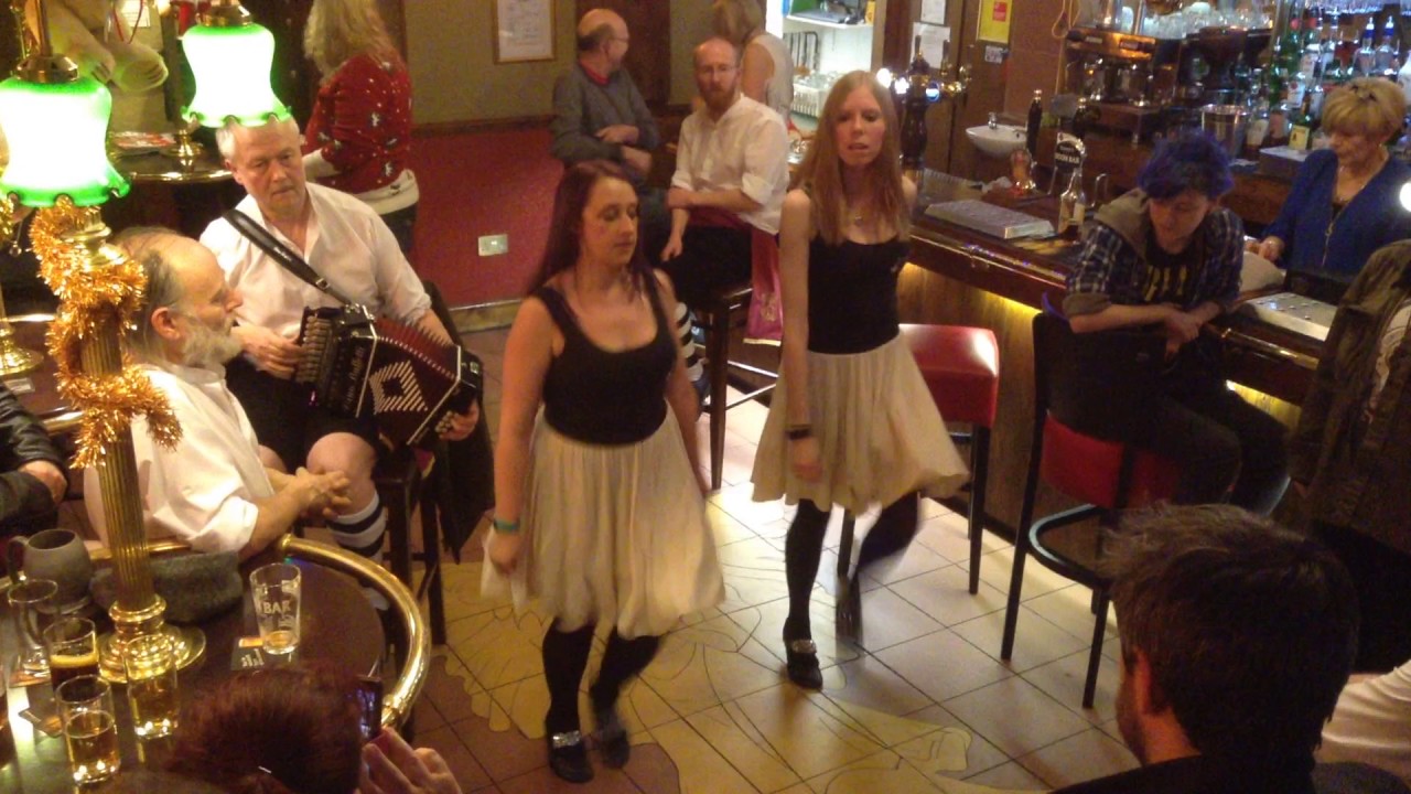 Folk Friendzy dancing at the Angel, Ripley - YouTube