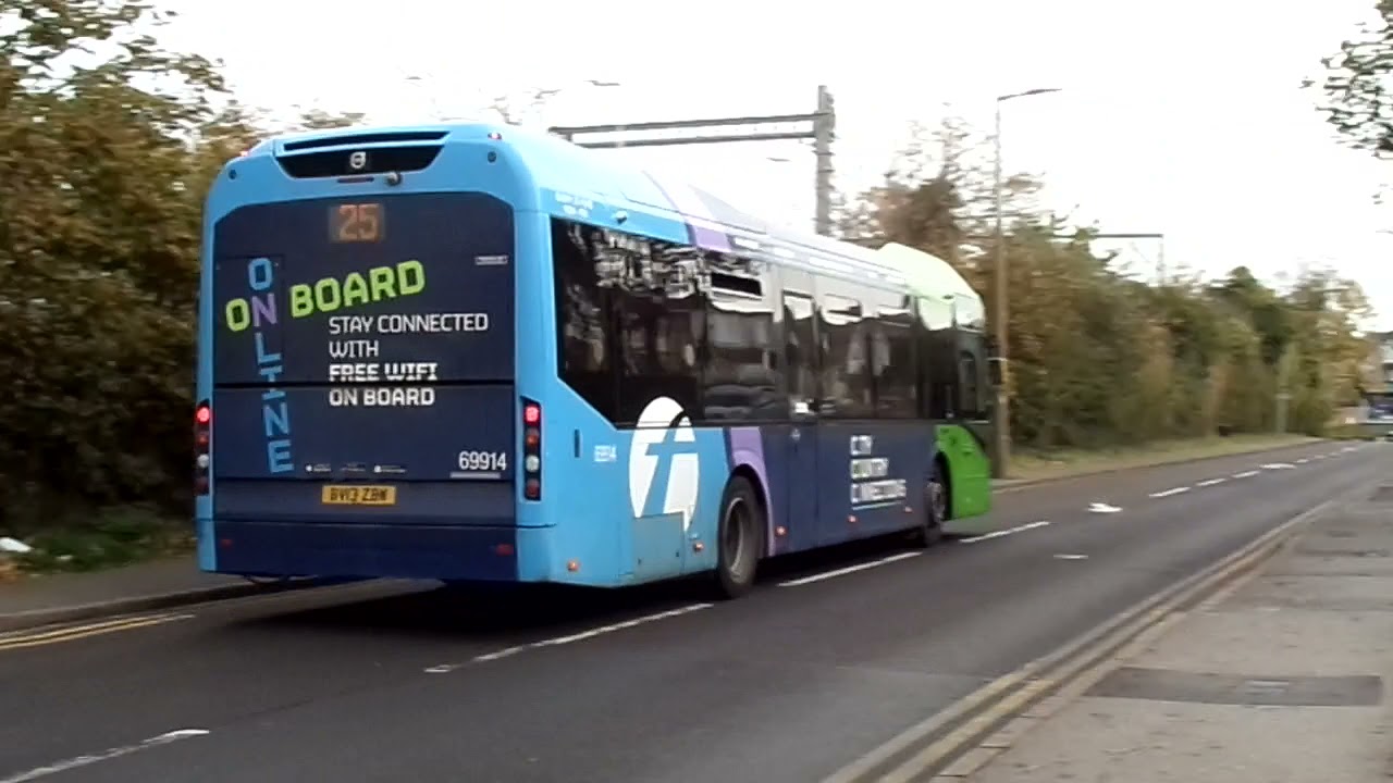 Volvo 7900H B5L First Essex 69914 BV13 ZBW on a Service 25 Heading for ...