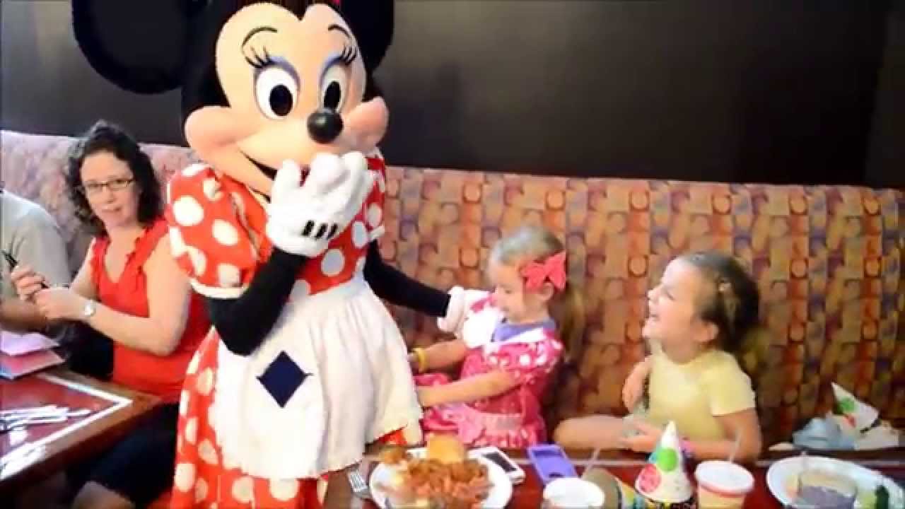Minnie Mouse Character Dining At Chef Mickey s At Disney s Contemporary minnie-mouse-character-dining-at-chef-mickey-s-at-disney-s-contemporary