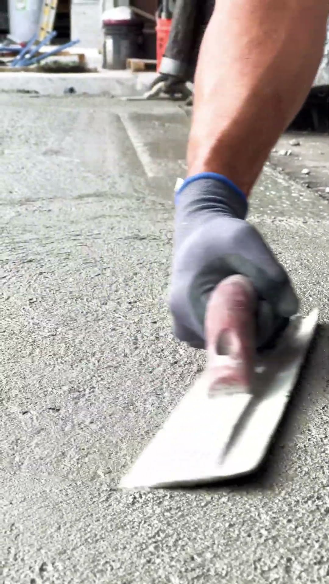 How to use a Concrete Mag Float #concrete #concretelife #construction # ...
