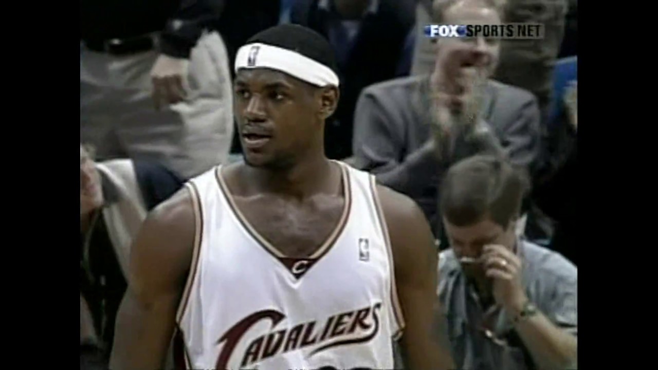 LBJ (Rookie) with the Steal and Showtime Slam • 12/28/03 - YouTube