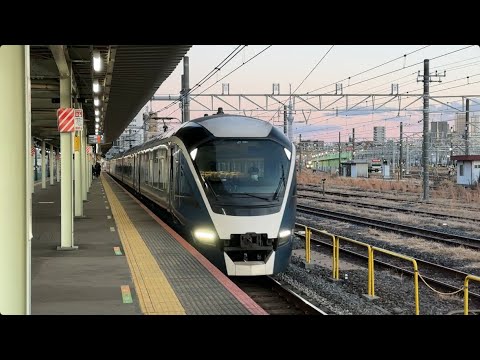 E261系RS1編成 回送列車が尾久駅2番線を加速しながら通過するシーン - YouTube