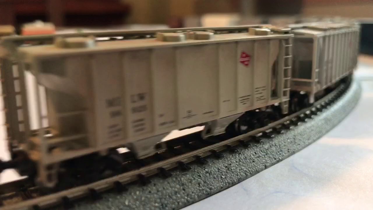 N scale Davenport switcher test 2 (tractive effort) - YouTube