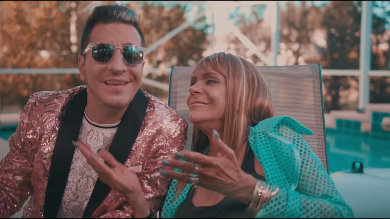 Howard and Robin React to Tan Mom's “Free 2 Be Me” Music Video - YouTube