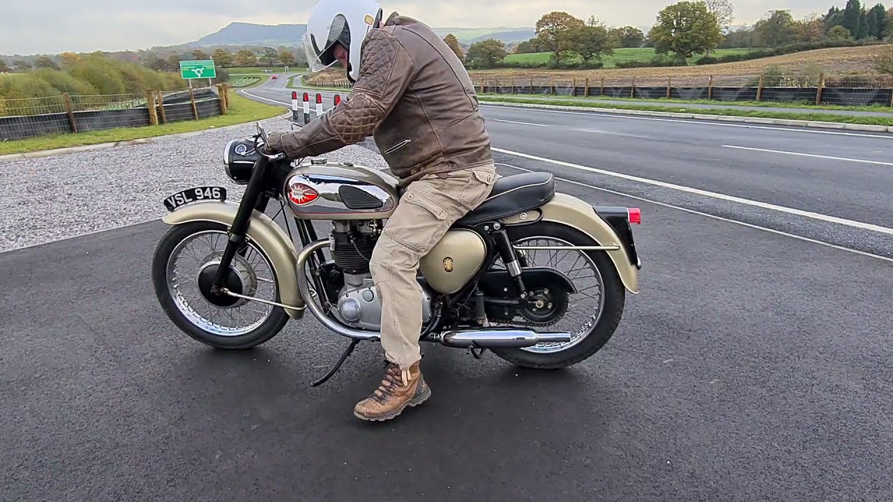 1960 BSA 650 GOLDEN FLASH TEST RIDE. - YouTube