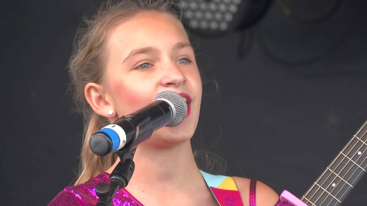 Jacaranda Festival 2015 with FELICITY KIRCHER. - YouTube