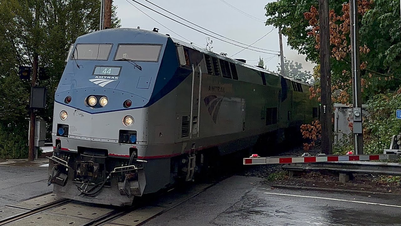 Amtrak 11 Coast Starlight Through Oregon City! - YouTube