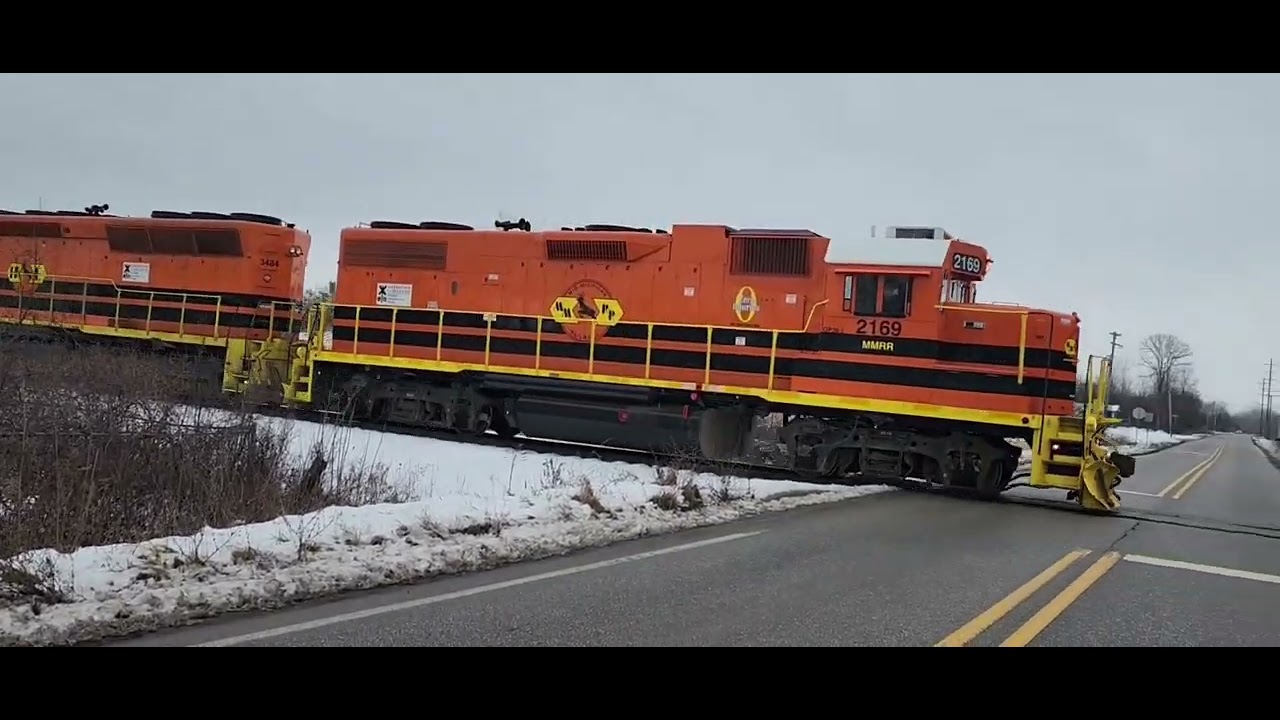 MMRR 2169 & HESR 3484 Southbound Saginaw - YouTube