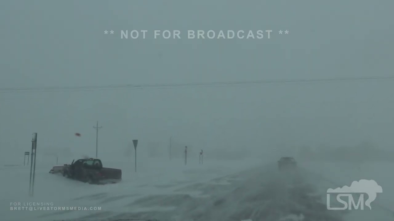 12-27-2021 Detroit lakes, MN - Heavy Snow- Semi Jackknifed - White out ...