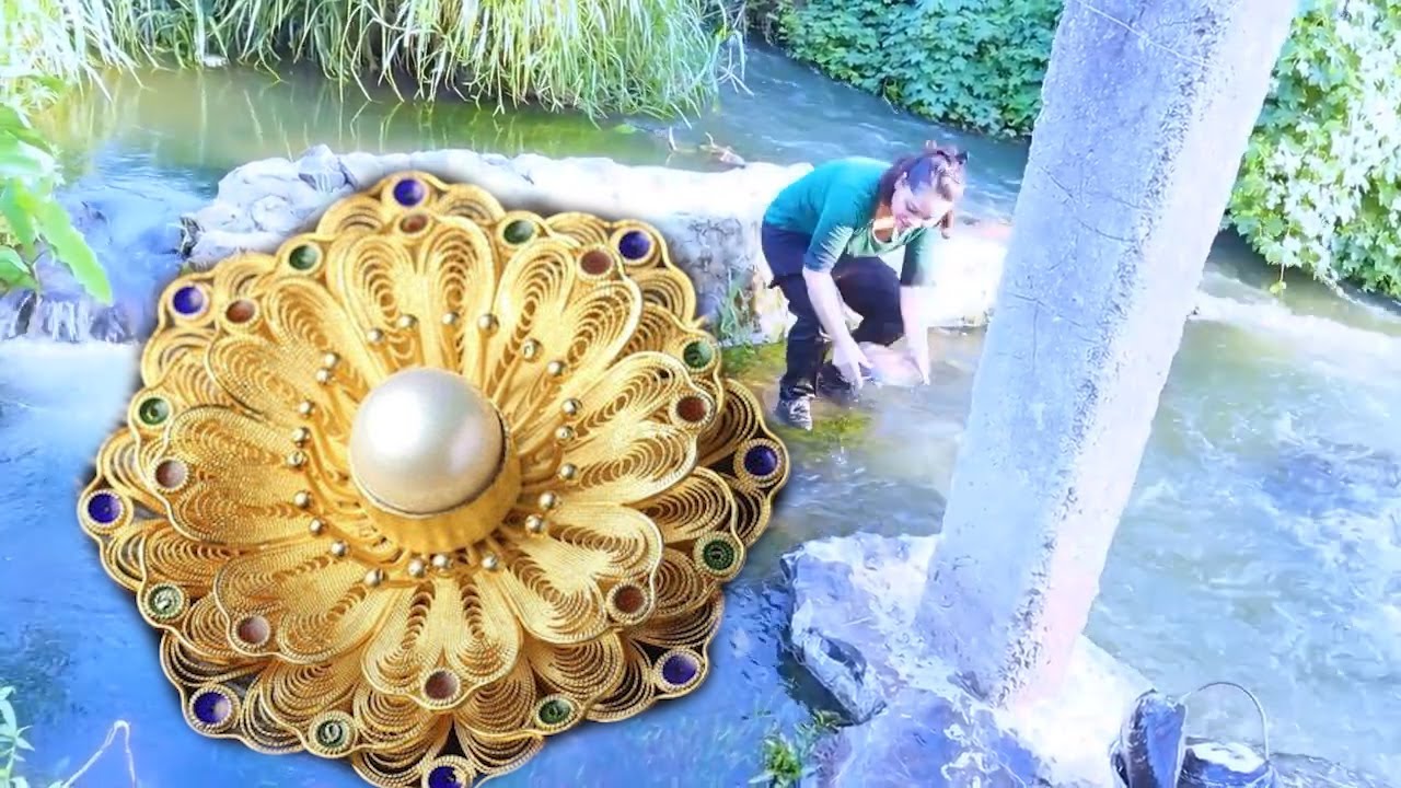 The girl collected 130 year old clam shells, which contain many ...