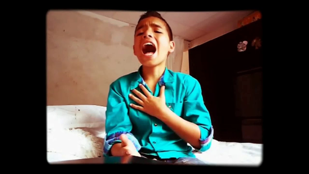 Pendejo haciendo play back de callui - YouTube