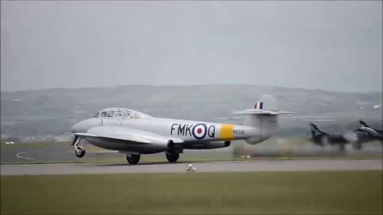 Gloster Meteor HD - Takeoff / Display / Late Approach Landing - YouTube