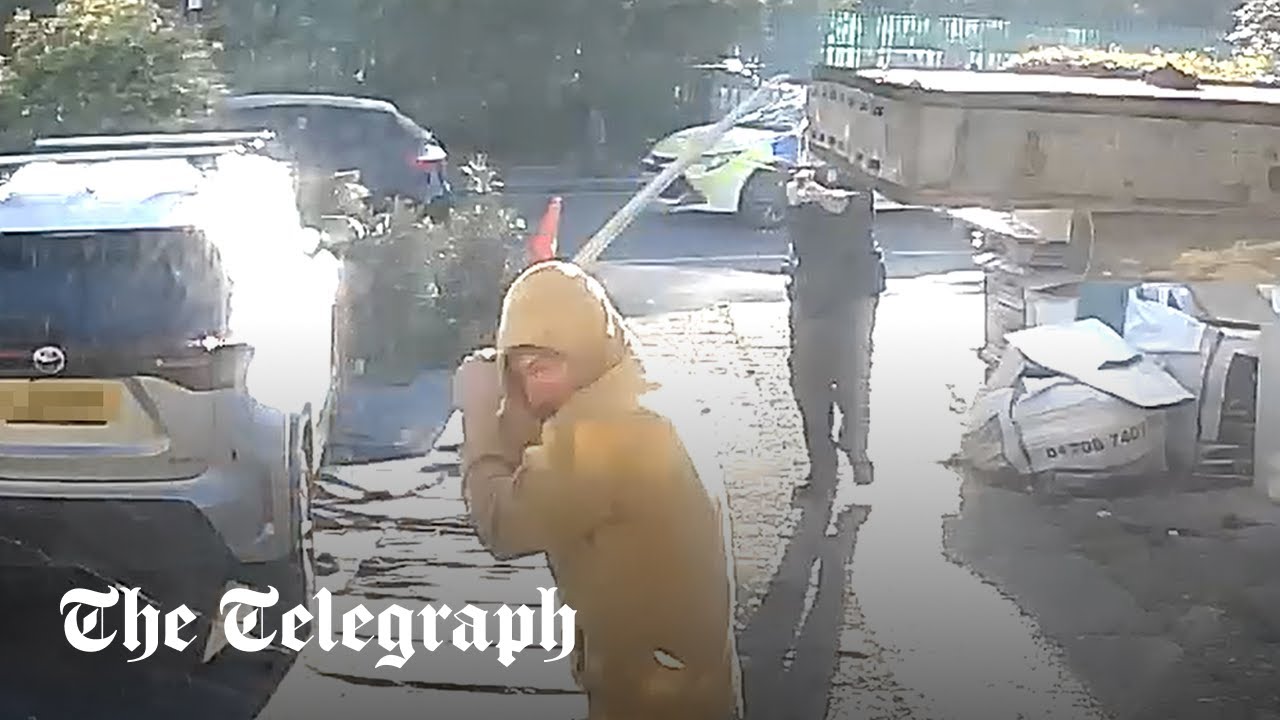 Sword-wielding man tasered by police after stabbing spree - YouTube