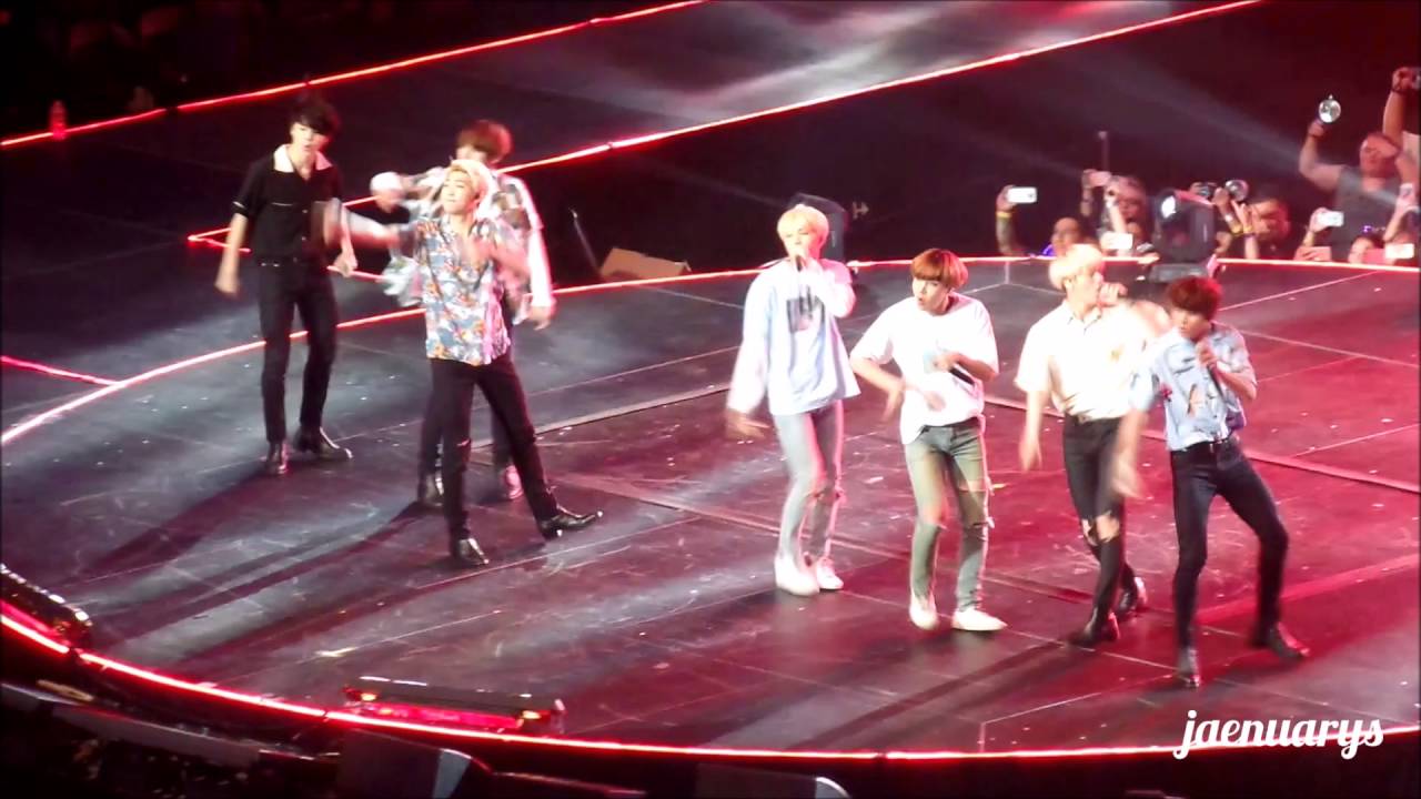 [FANCAM] 160731 Fire by BTS @ KCONLA16 - YouTube