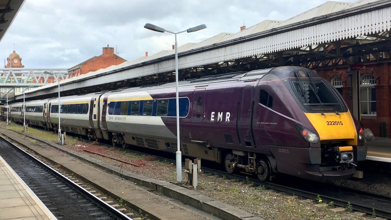 An Odd-Sounding Class 222 (222015) - YouTube