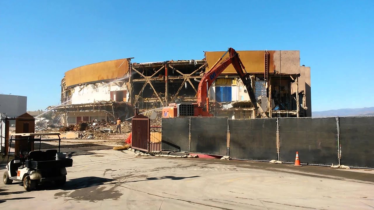 Gibson Amphitheatre Skylight - YouTube