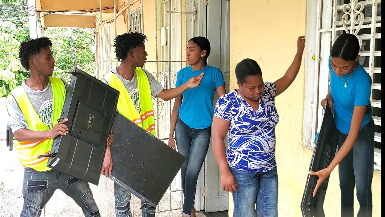 Le guardaba pan con refresco de comida a su esposo por estar viendo ...
