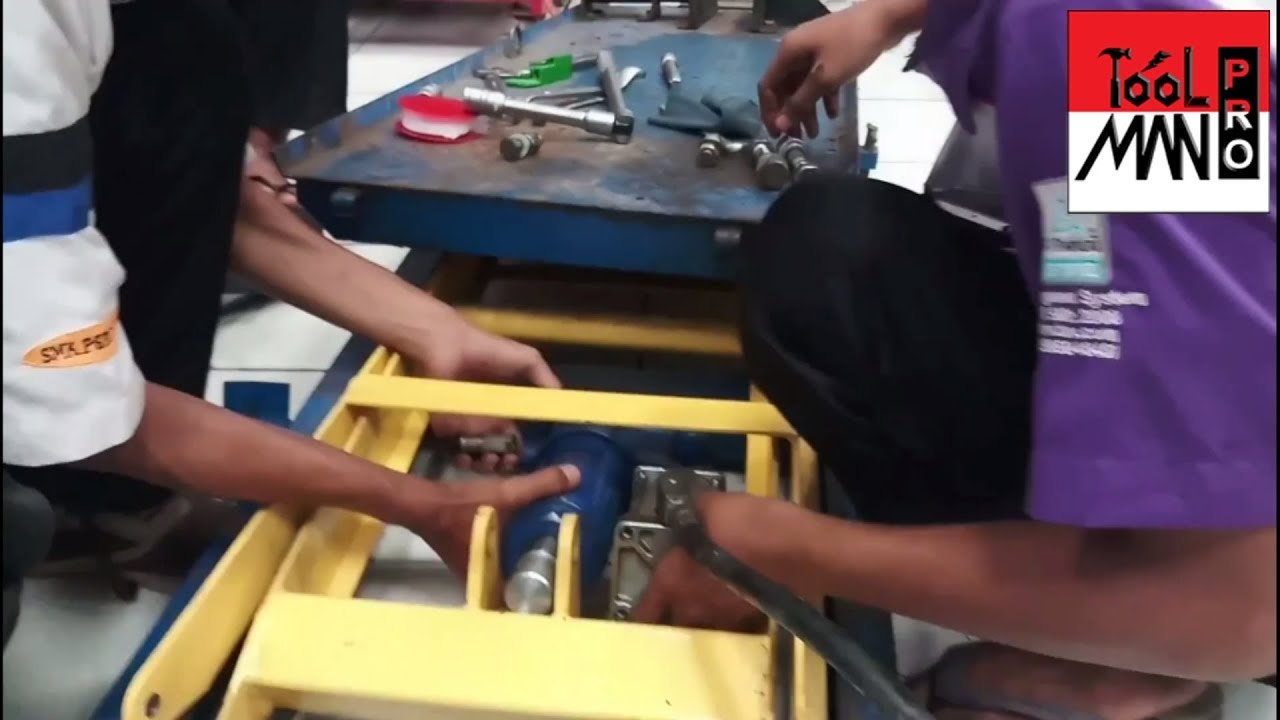 Memperbaiki Bike Lift Sepeda Motor yang Bocor - YouTube