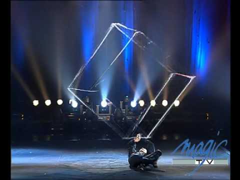 T KATCH - JONGLAGE - LE CUBE GÉANT - LE PLUS GRAND CABARET DU MONDE ...