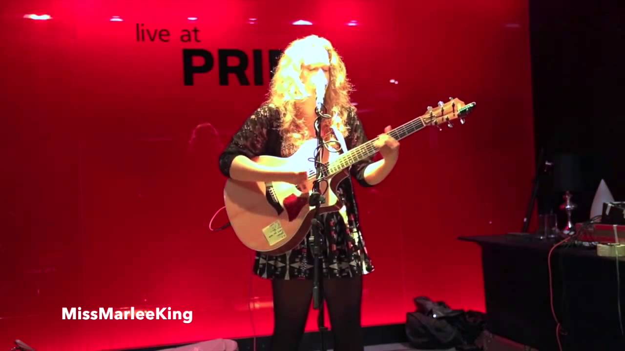 The Attractive Housewife - Marlee (Live at the Primo Bar) - YouTube