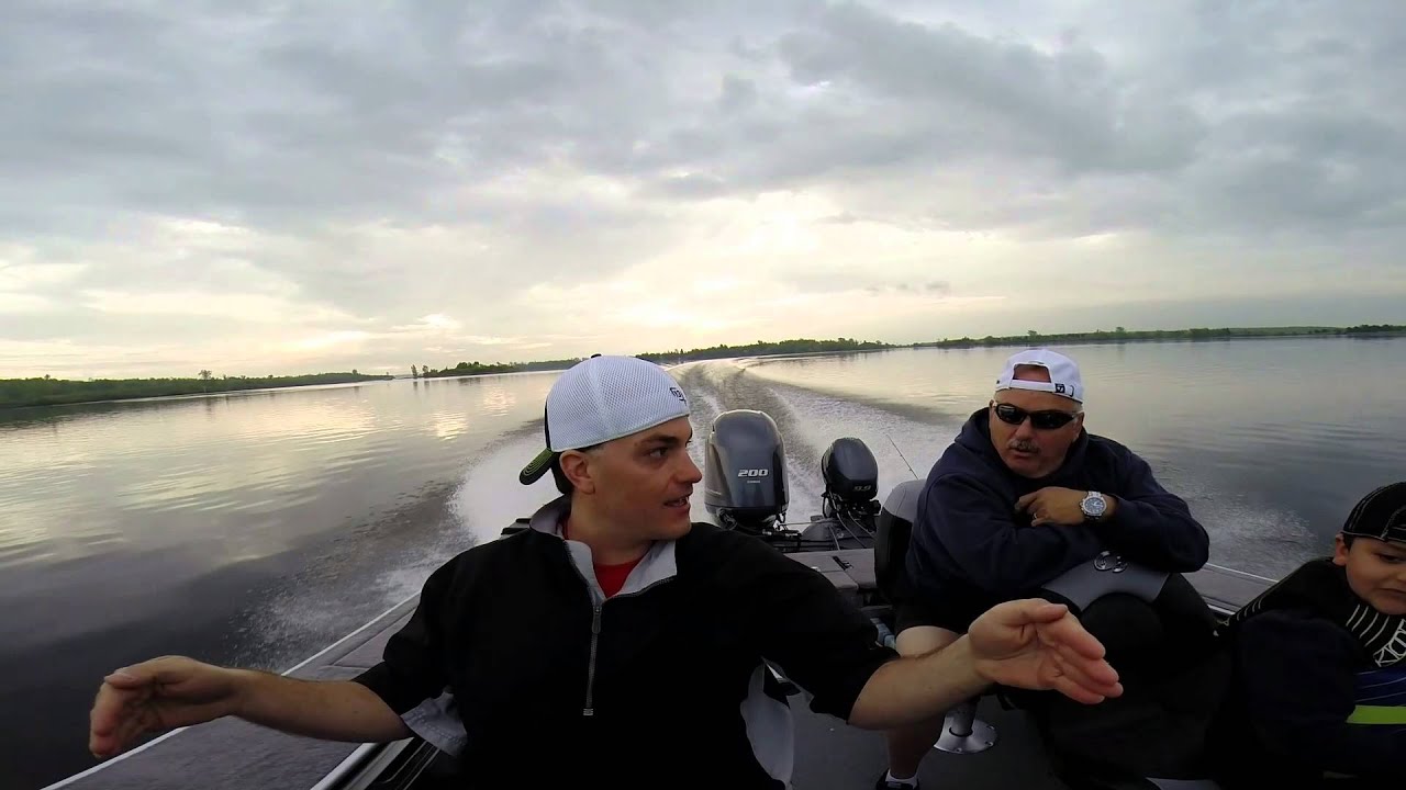 Yamaha F200XB - YouTube