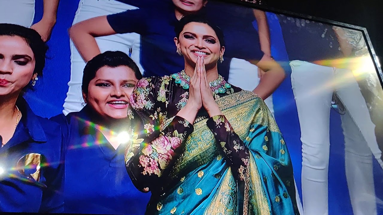 Reliance Employee's Superb Dance Performance with Deepika Padukone 2019 ...