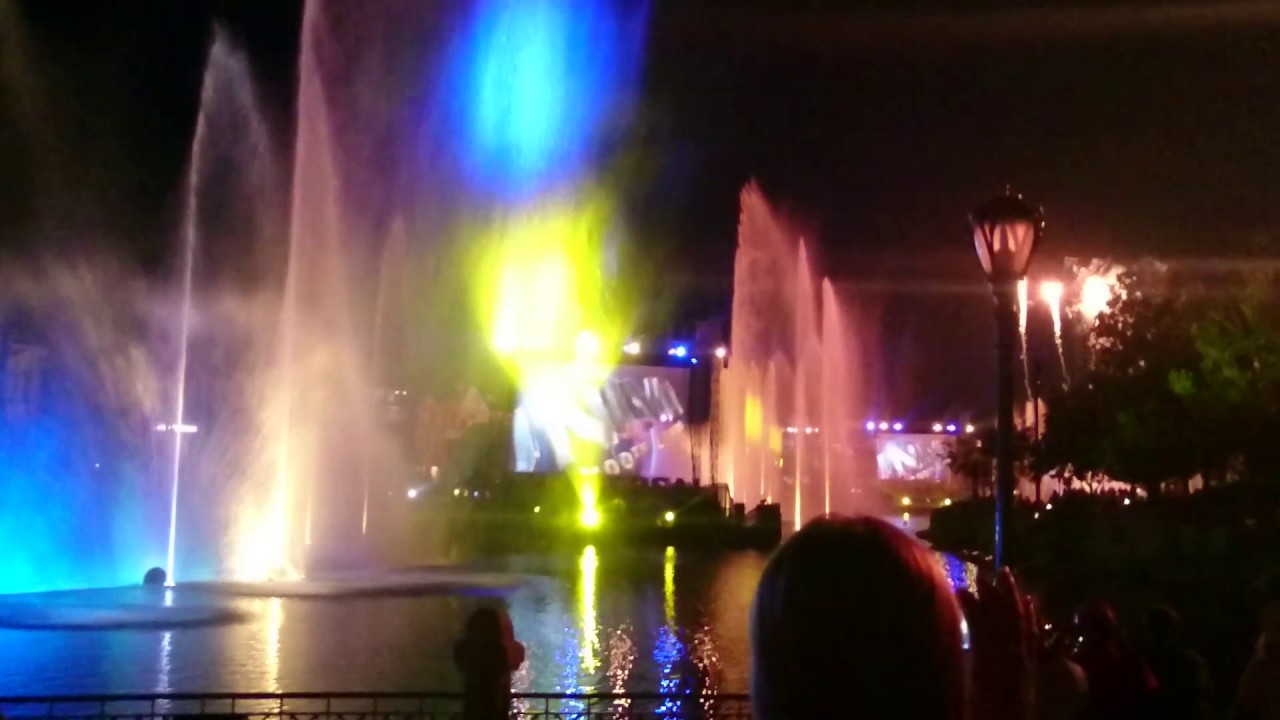 Universal's Cinematic Spectacular at Universal Studios, Orlando - YouTube