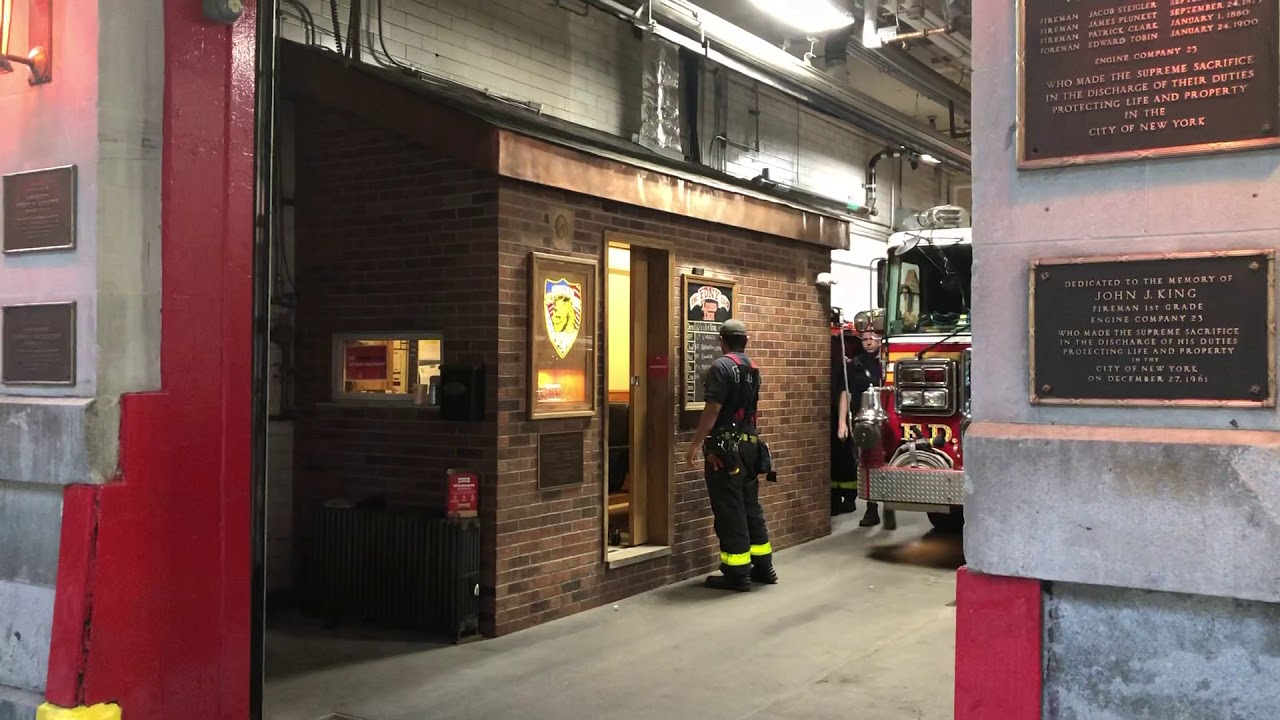 FDNY Engine 23 responding code 3 - YouTube