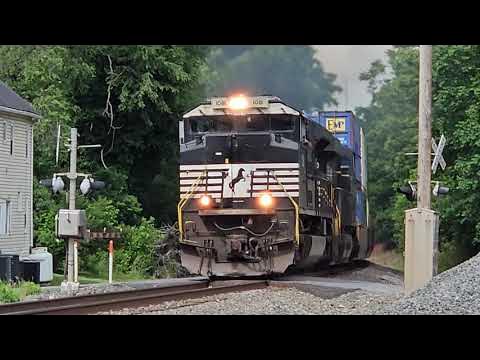 NS 1081 Leads NS 8040 NS 7547 NS 4441 on NS 27A Passing Through in Boyce VA (Friendly Crew ...