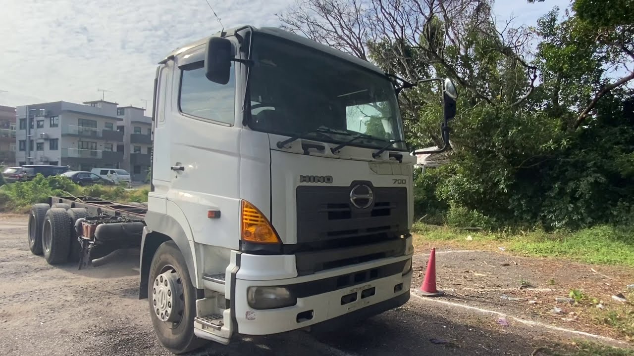 Hino 700 E13C - YouTube