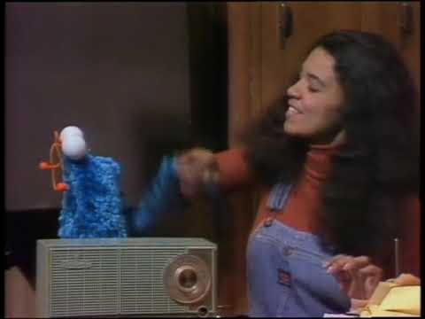 Sesame Street: 0875 Street Scenes- A Martian explores Sesame Street ...