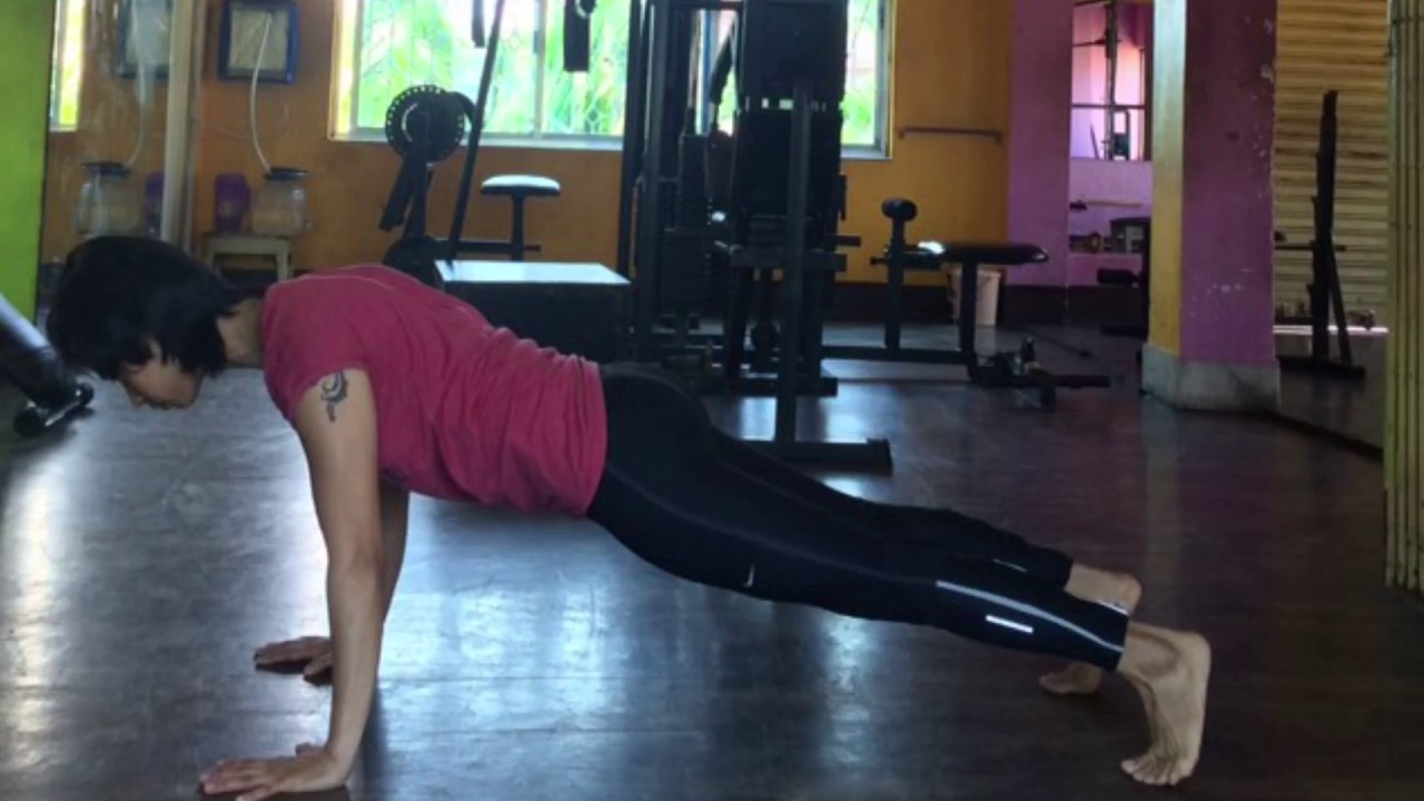 Correct and wrong form for easy burpee - YouTube