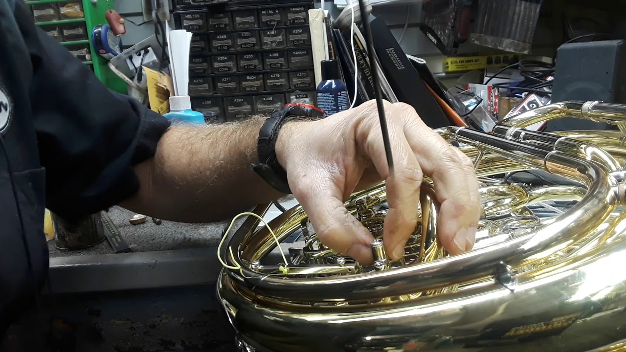 Yamaha french horn thumb lever. Confusion over the missing screw? - YouTube