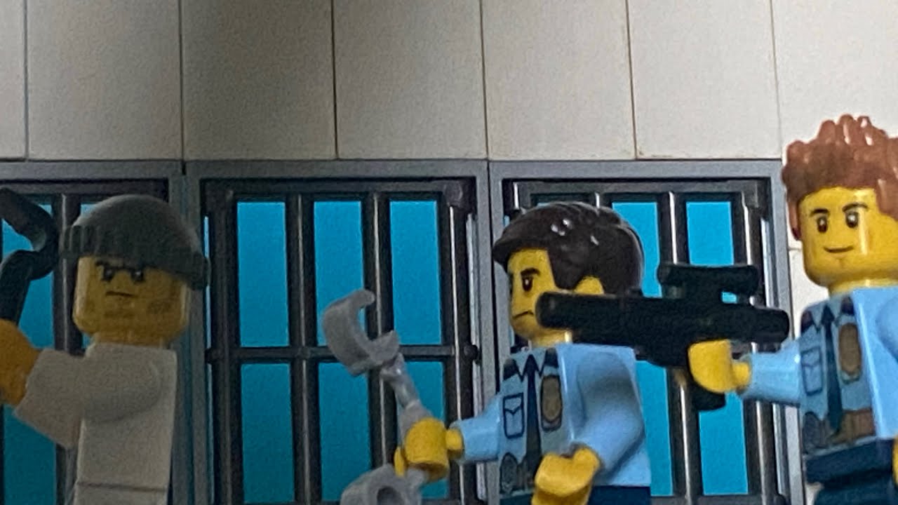 Lego prisoner escapes jail! (Night time) - YouTube