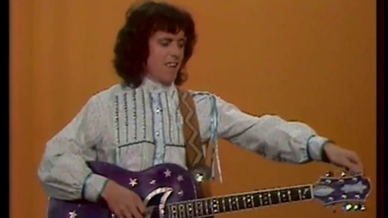 Donovan live at Les Rendes-Vouz Du Dimanche (1975) [Rare] - YouTube