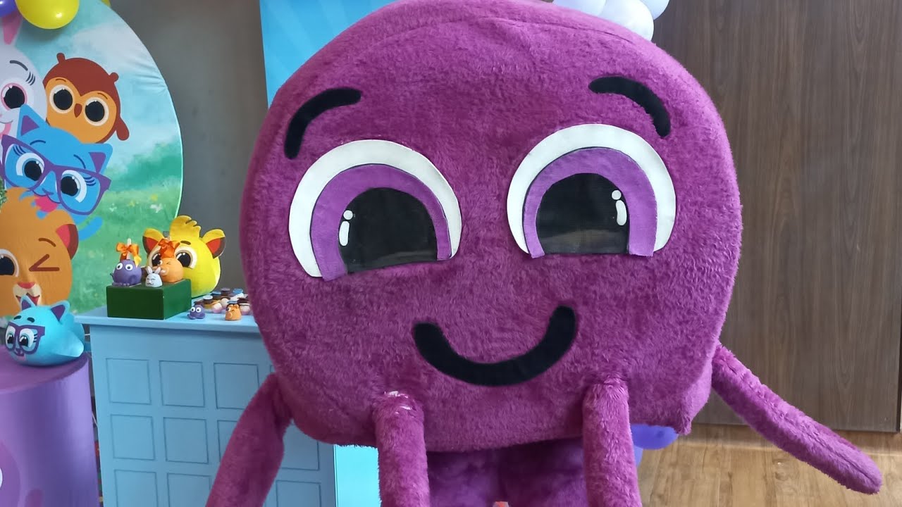 BOLO FOFO ROXO NA FESTA - YouTube