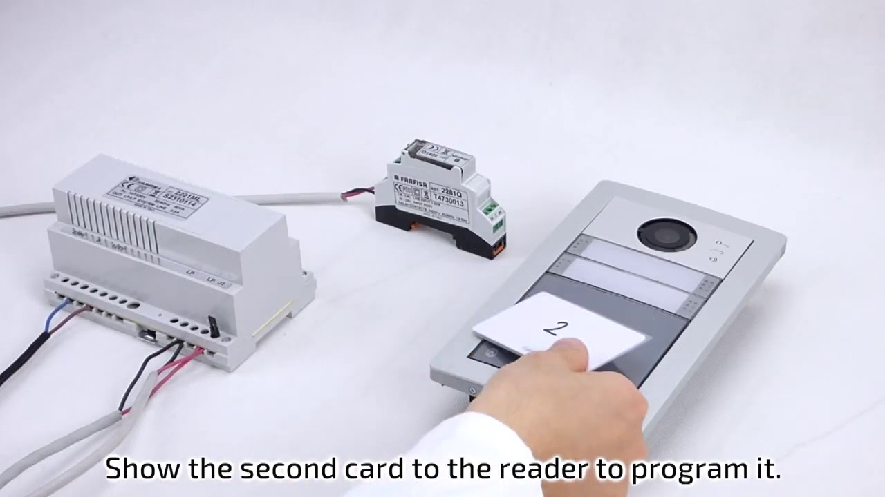 Jak zaprogramować breloki/karty w czytniku FP51AB Alba - YouTube