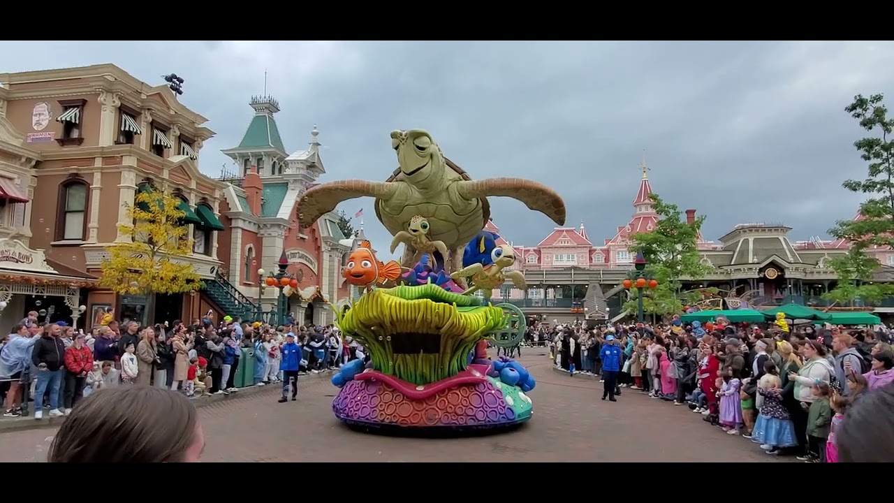 @DisneyStars on Parade at Disneyland Paris!! Awesome to see the ...