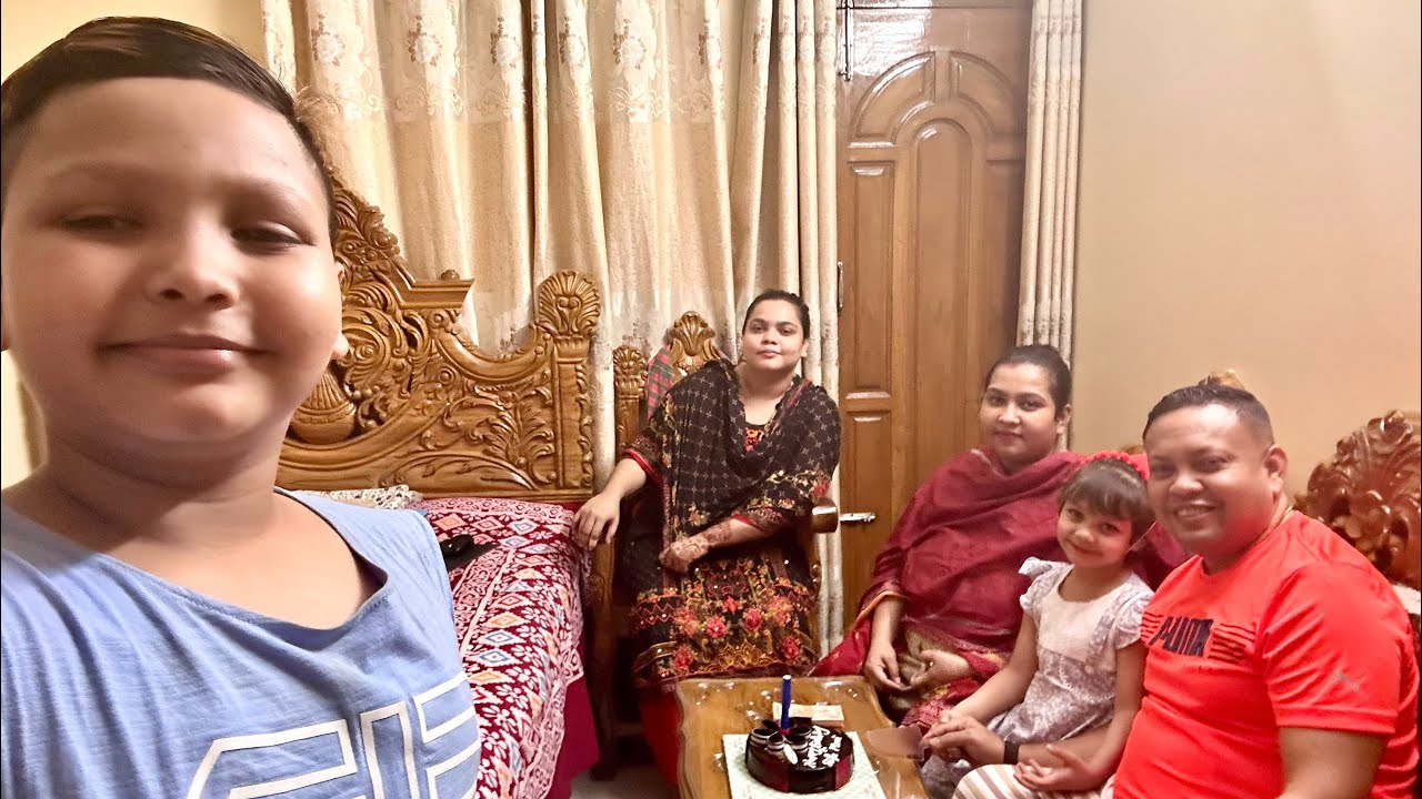 Eid khana pina with my family nd littele sister birthday celebrations 😀 ...