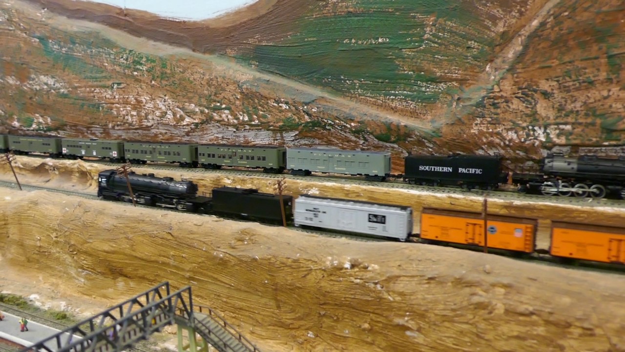 SP AC 10 #4235 passes stopped SP AC 12 #4294 - YouTube