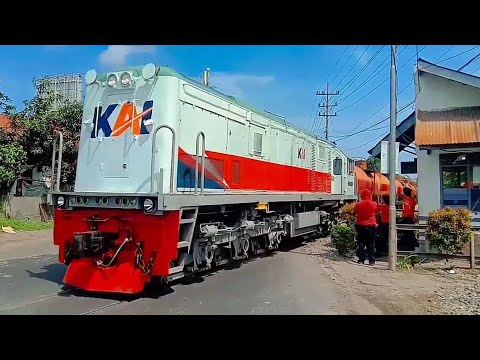 Hunting Pagi Di Perlintasan Kereta Api Simpang Beo Dapat Kereta Api CPO ...