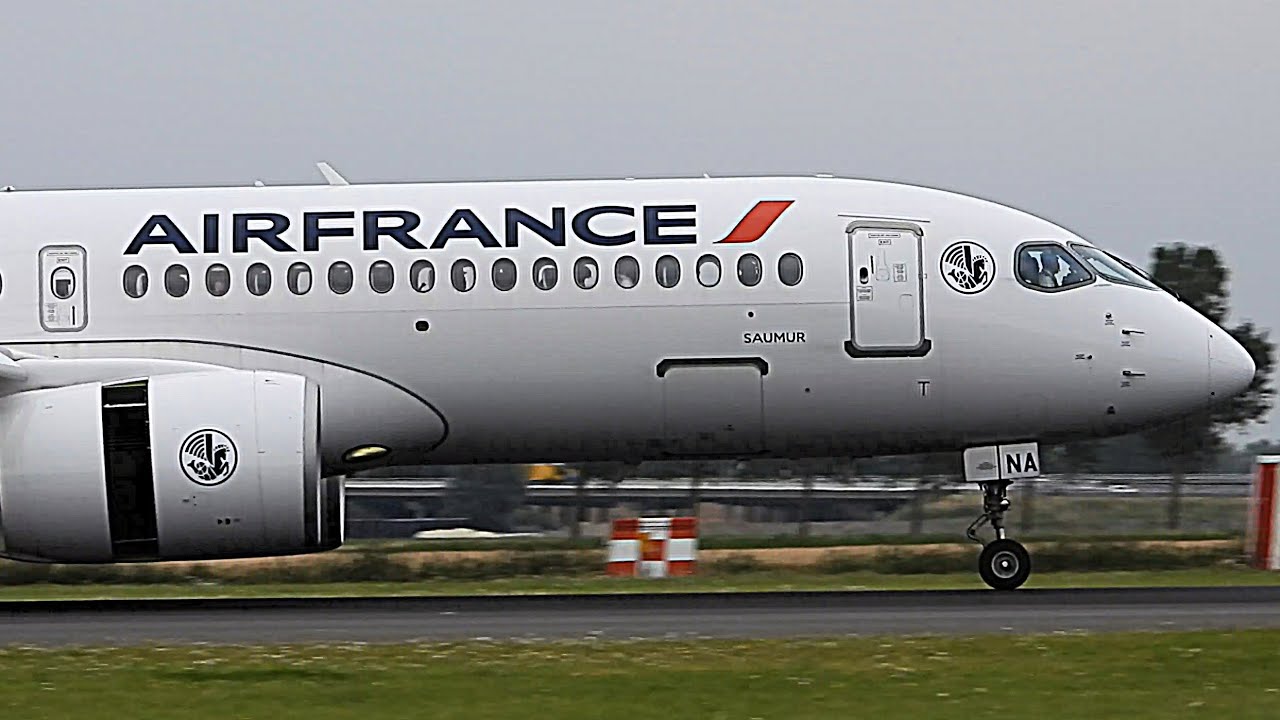 Air France A220 Close Up ️🇨🇵 - YouTube