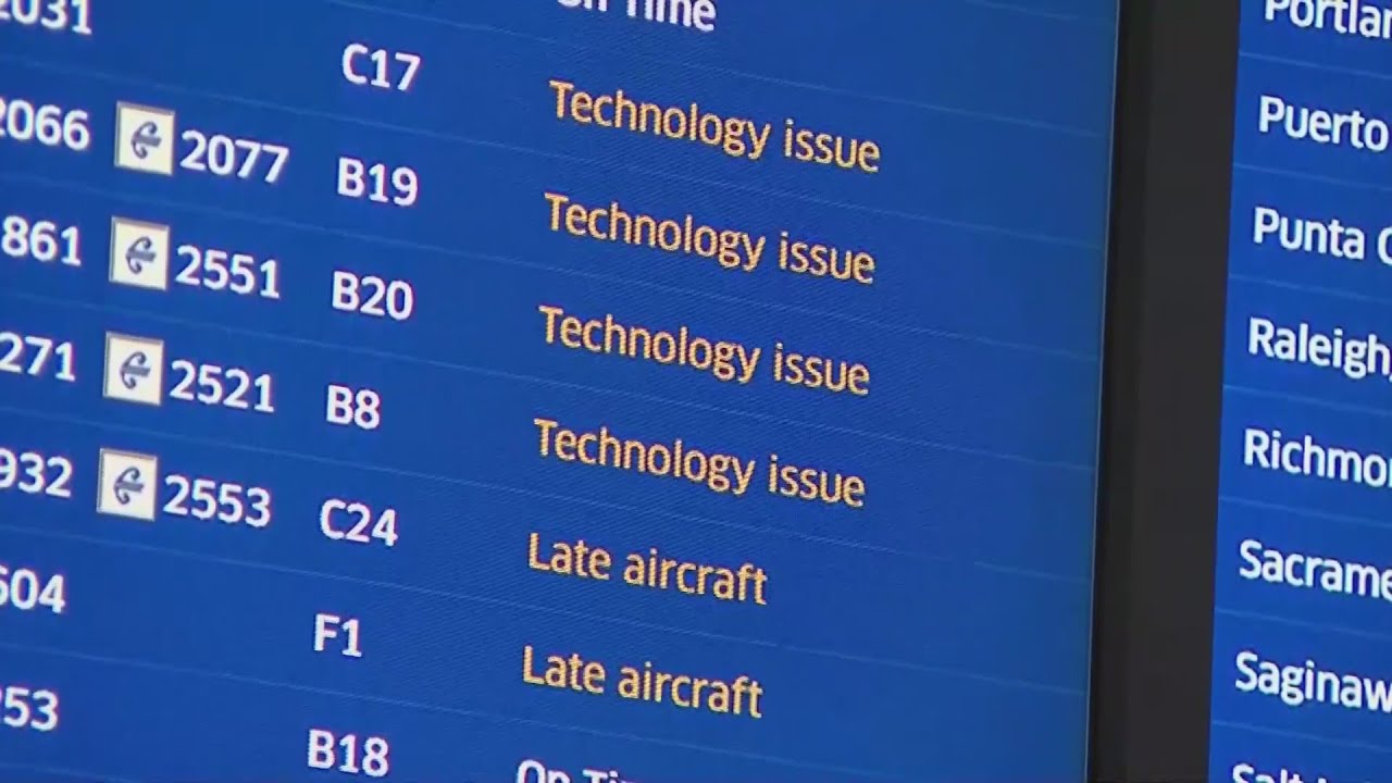 Air travel across US thrown into chaos after computer outage - YouTube
