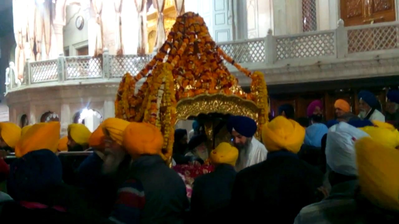 Amrit Vela - Darbar Sahib Palki Di Sewa - YouTube